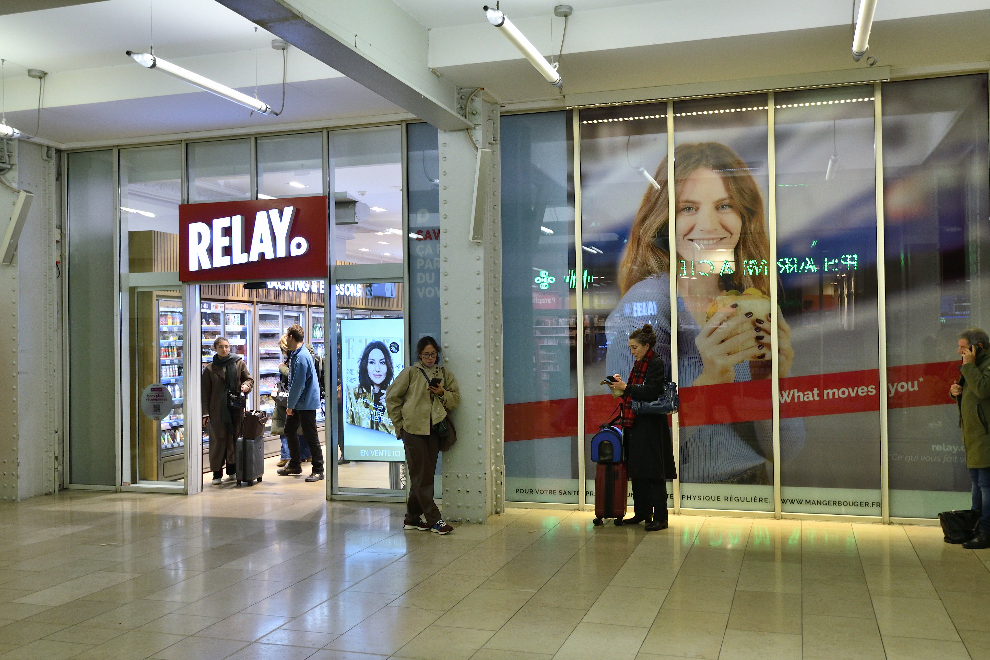 Relay Paris Gare de Lyon Hall 2 - Librairie, Rue de Chalon, 75012 Paris ...